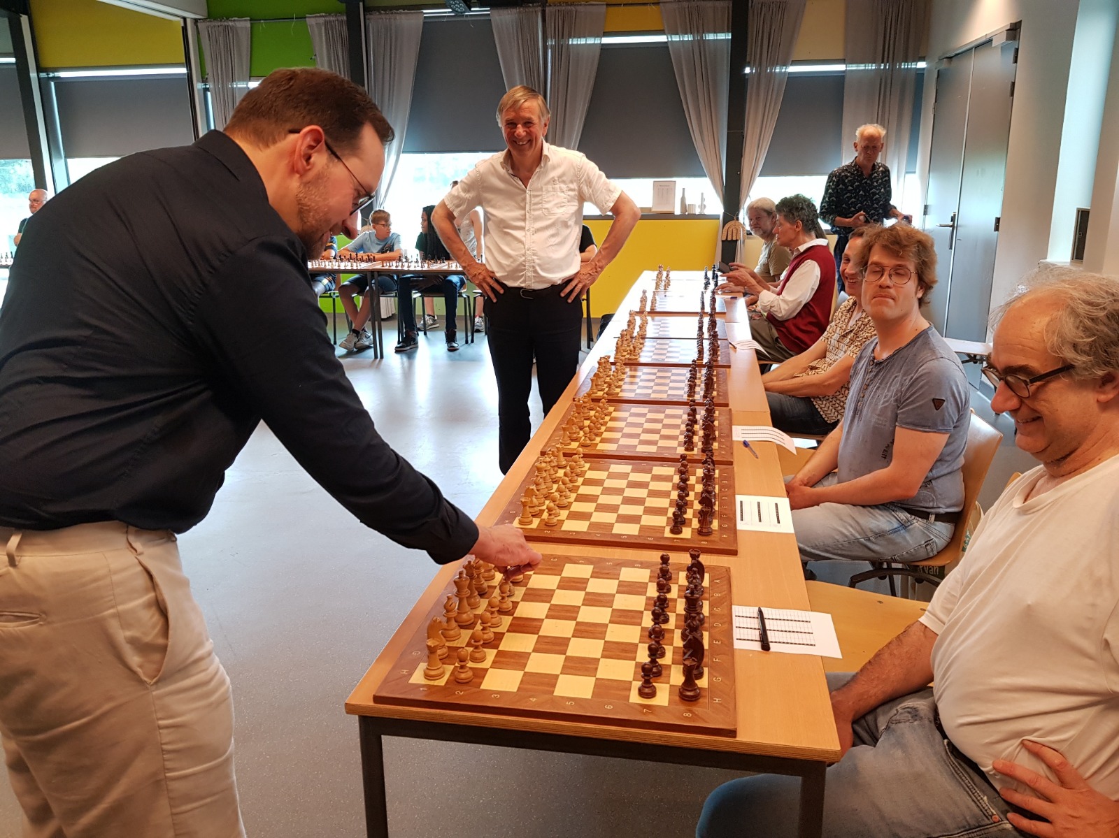 Peter Scheeren gaf simultaan bij ‘eerste liefde’ Heerlen - Limburgse ...