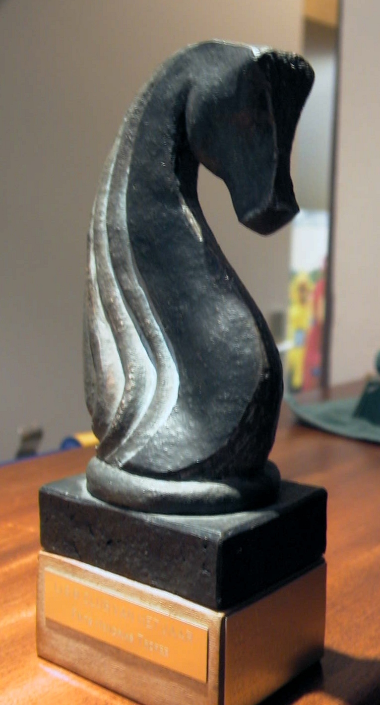 Wie weet waar deze trofee is? - Limburgse Schaakbond